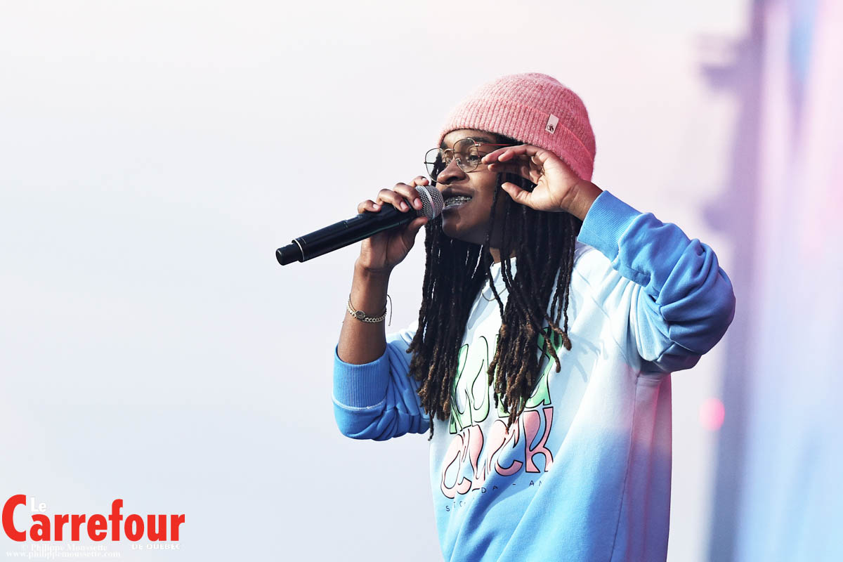 Les plaines du FEQ ondulent au rythme du reggae avec Koffee – Le ...