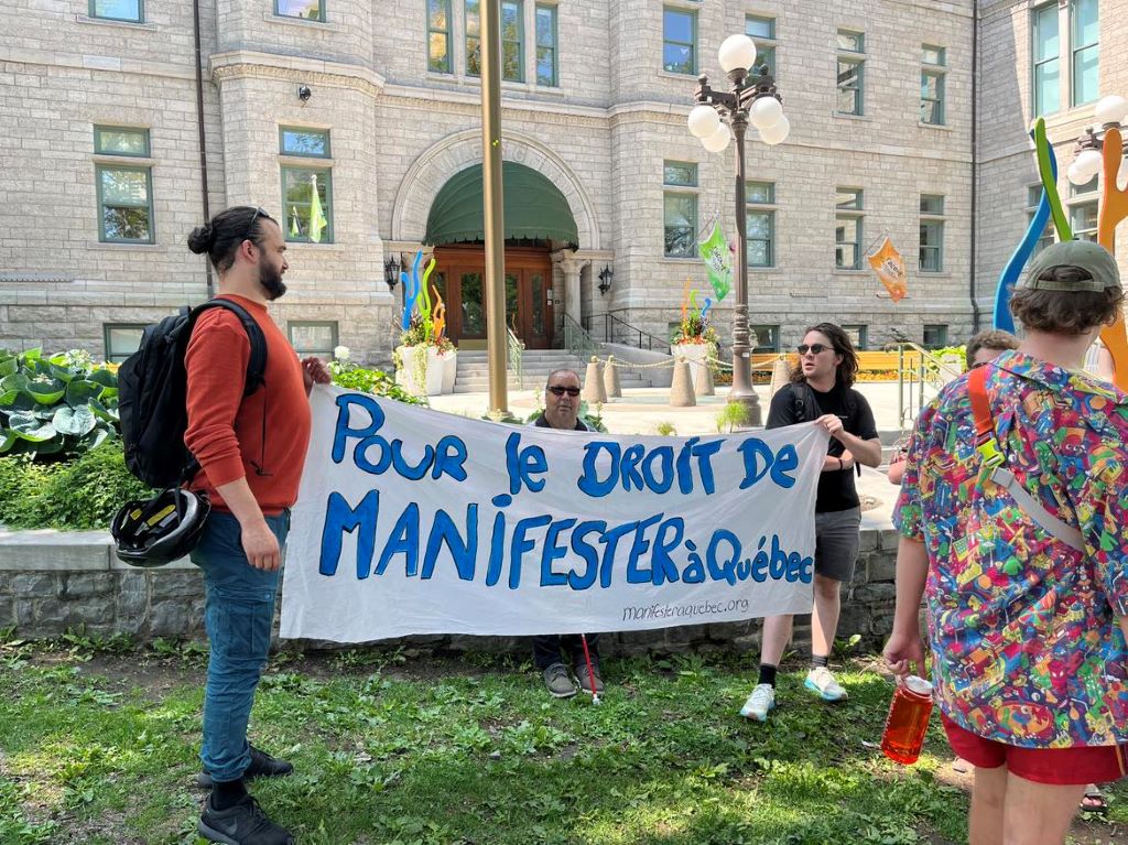 Le milieu communautaire manifeste pour le droit de manifester à Québec ...