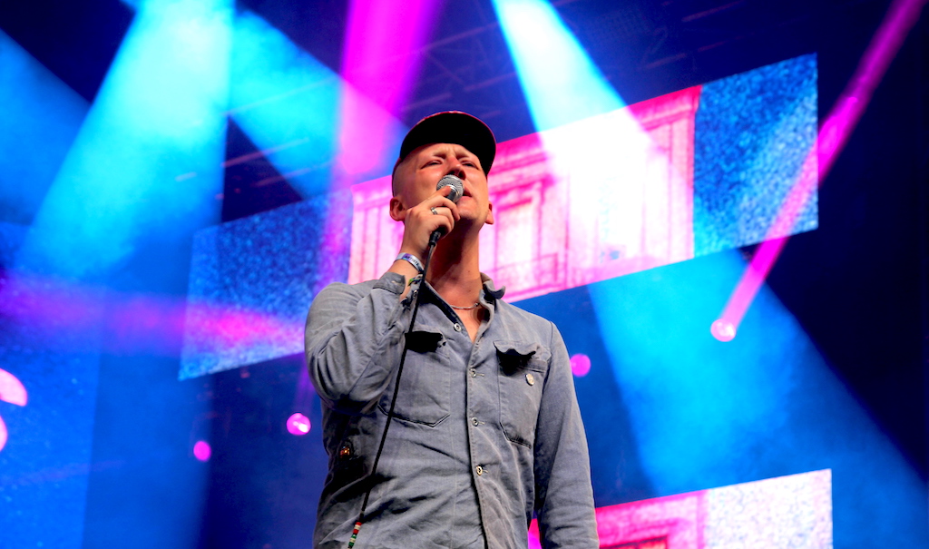 Première soirée composite sur la scène gratuite du FEQ – Le Carrefour ...