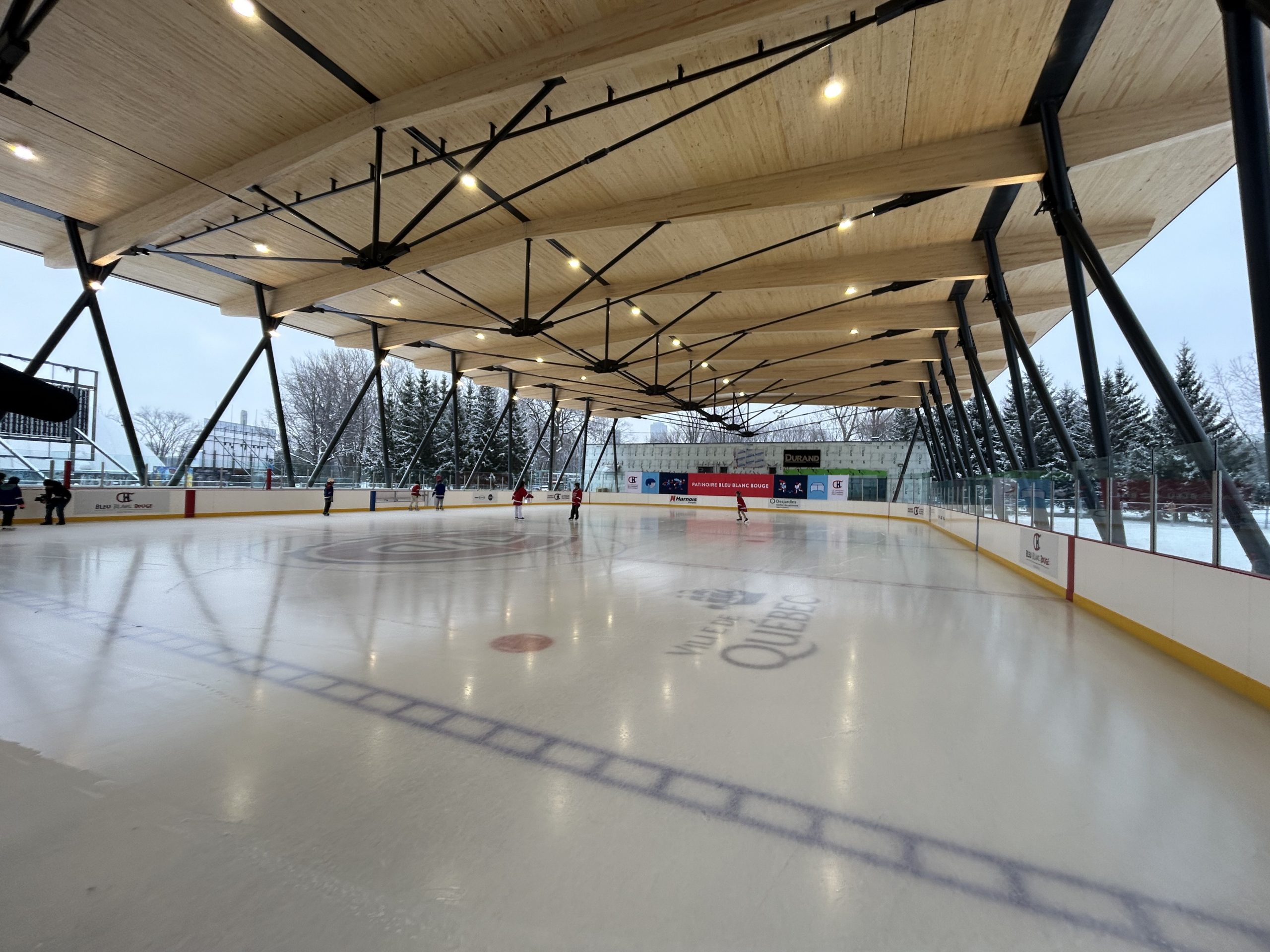 Inauguration officielle de la patinoire BLEU BLANC BOUGE au parc Victoria