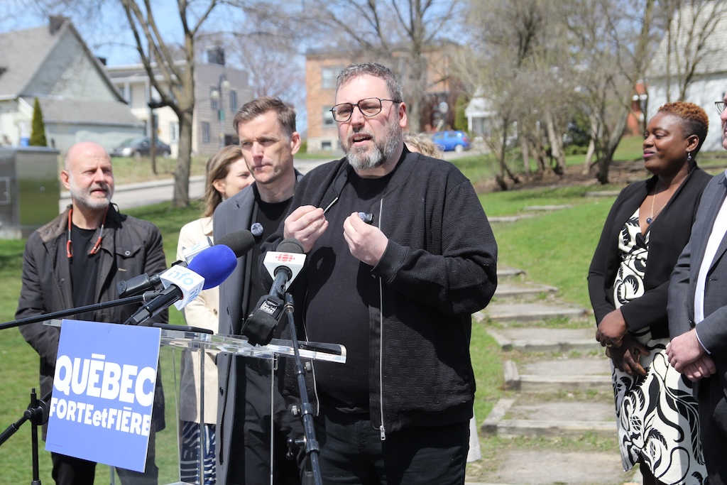 Raymond Poirier se présente avec l’équipe du maire – Le Carrefour de Québec